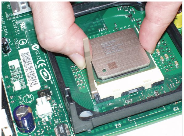 Mərkəzi Prosessor (CPU) - www.YUSIF.az